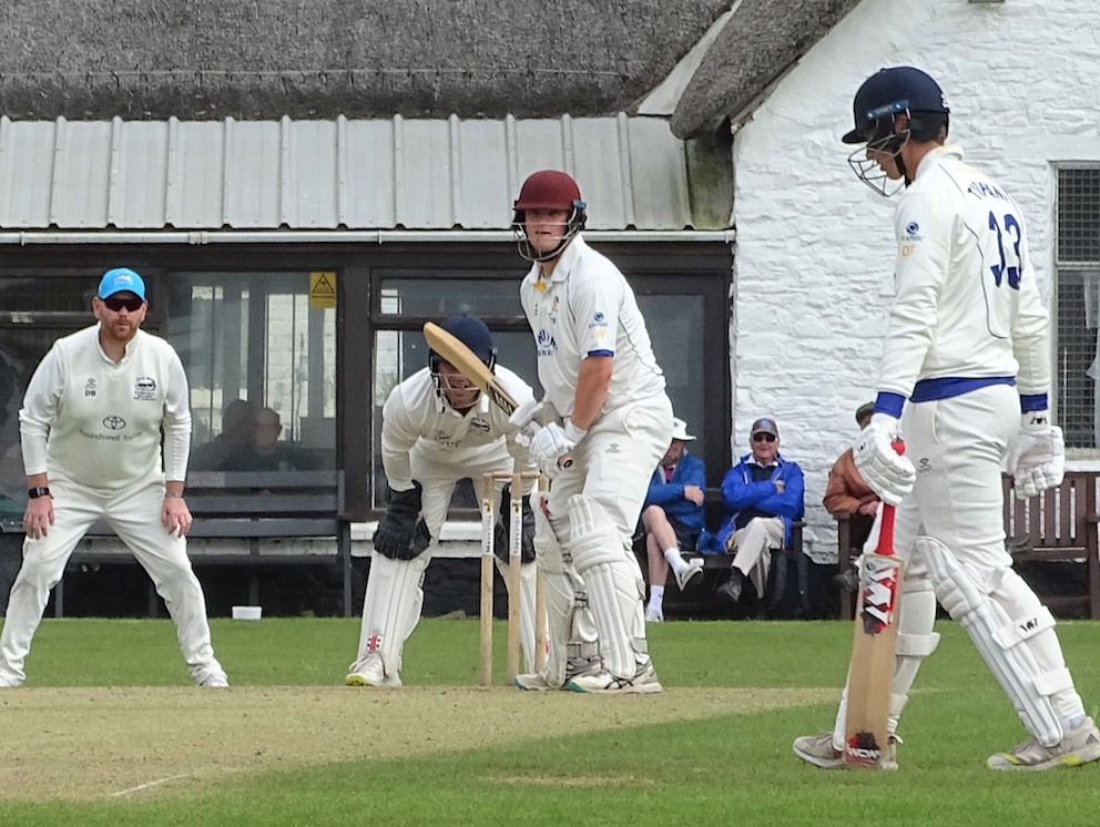 Knowles back on scene with five-wicket haul as champs get away to ...